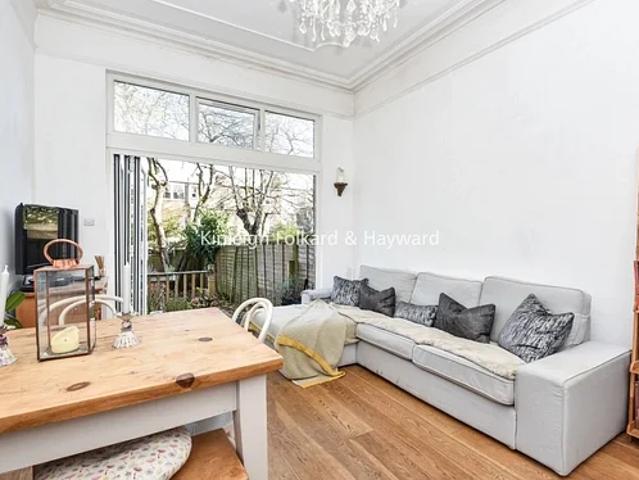Apartment at Curzon Road, Greater London