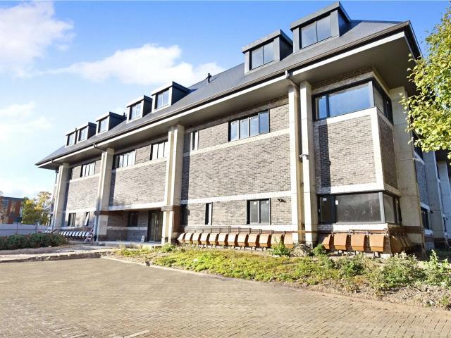 Apartment at A4, Newbury