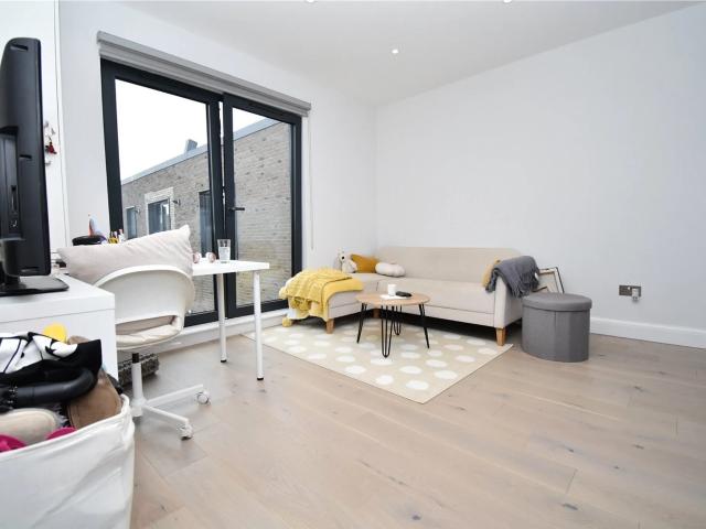 Apartment at A4, Newbury