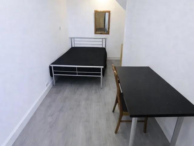 Room at A5, Greater London