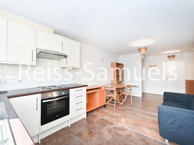 Apartment at Ambassador Square, Greater London