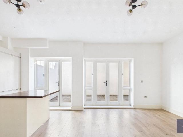 Apartment at Ambleside Avenue, Greater London
