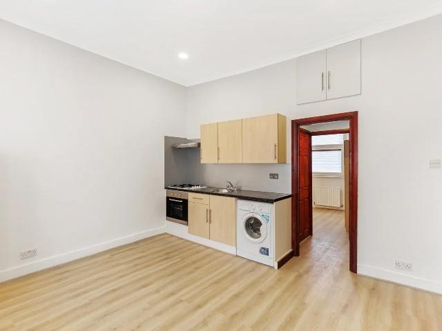 Apartment at Amhurst Road, Greater London