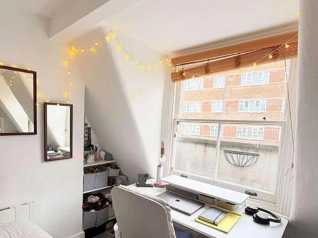 Apartment at Amhurst Road, Greater London