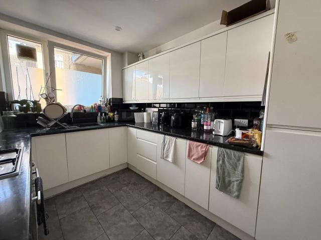Apartment at Amiel Street, Greater London