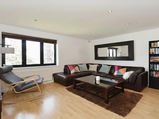 Apartment at Amsterdam Road, Greater London
