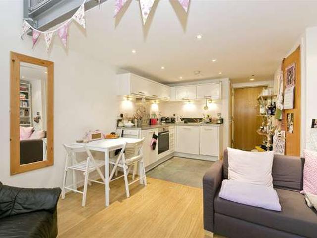 Apartment at Annette Road, Greater London