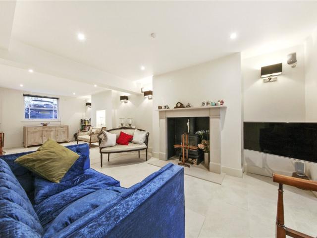 Apartment at Abbey Gardens, City of Westminster