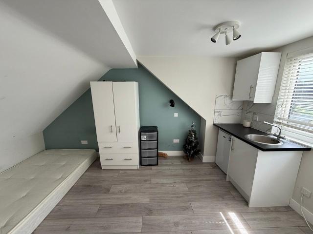 Apartment at Abercorn Crescent, Greater London