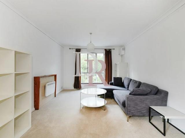 Apartment at Aberdeen Lane, Greater London
