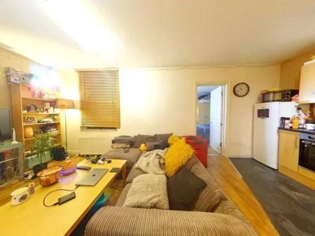 Apartment at Aberdeen Road, Greater London