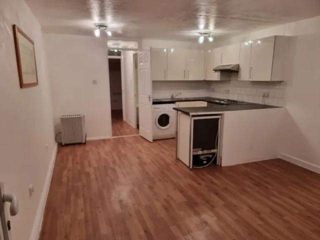 Apartment at Abingdon Close, Greater London