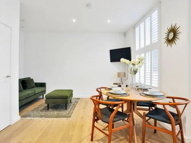 Apartment at Abingdon Road, Greater London