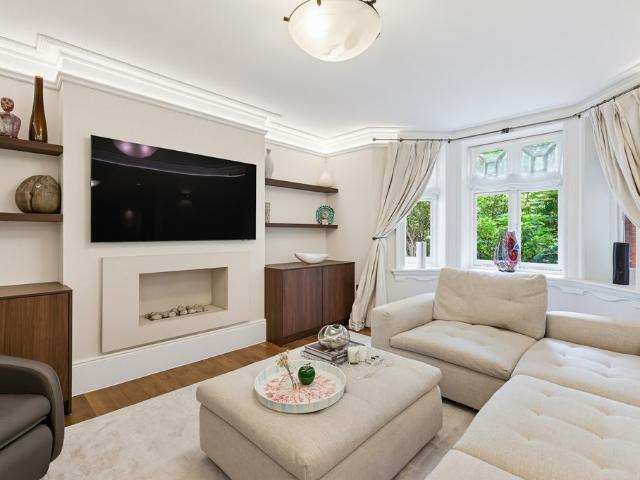 Apartment at Abingdon Villas, Greater London