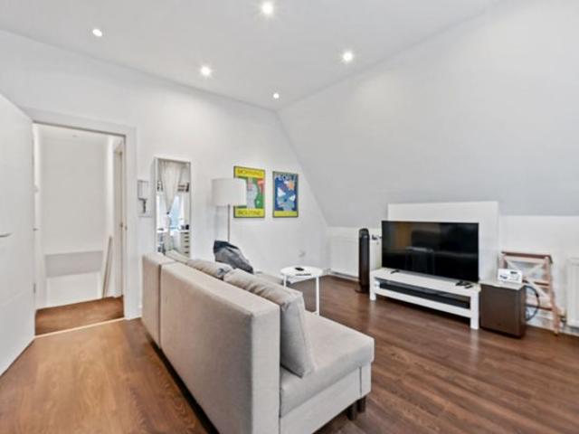 Apartment at ACTON HIGH STREET, London