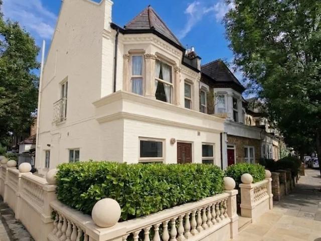 Apartment at Acton Lane, Greater London