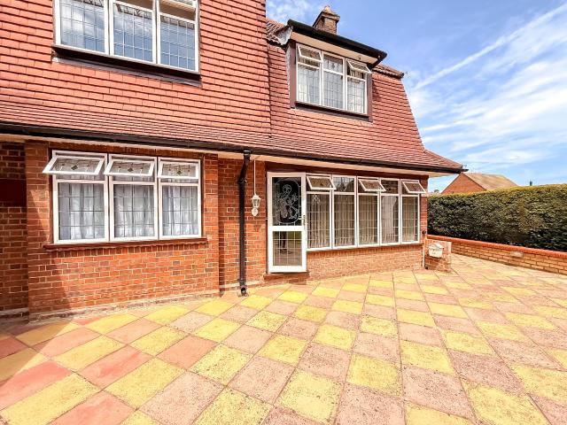 Apartment at Acacia Avenue, Greater London