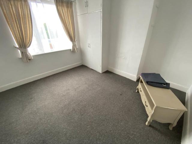 Room at Acacia Road, Bristol