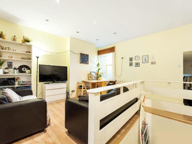 Apartment at Acre Lane, Greater London