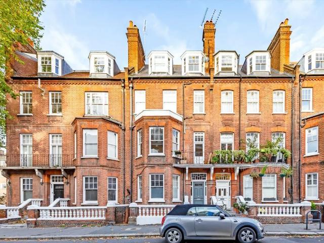 Apartment at Addison Gardens, Greater London