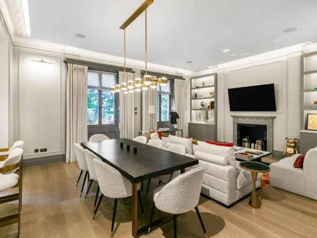 Apartment at Addison Road, Greater London