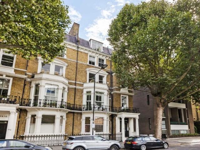 Apartment at Addison Road, Greater London