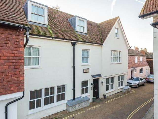 Apartment at Adelaide Place, Canterbury