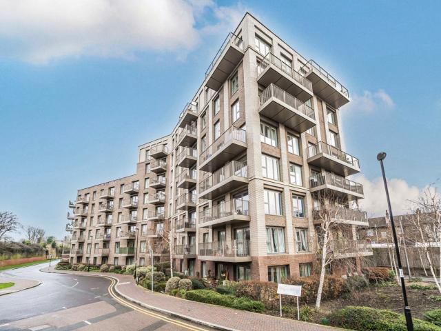 Apartment at Adenmore Road, Greater London