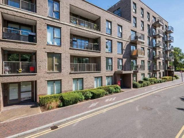 Apartment at Adenmore Road, Greater London