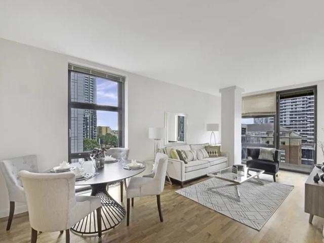 Apartment at Admirals Way, Greater London