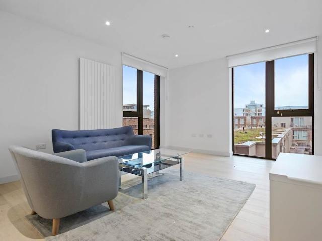 Apartment at Admiralty Avenue, Greater London