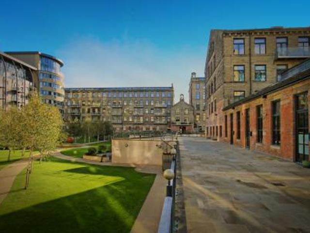 Apartment at Aire Close, Bradford