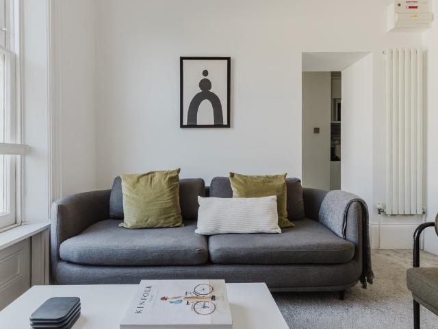Apartment at Airlie Gardens, Greater London