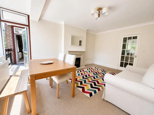 Apartment at Alwyne Square, Greater London