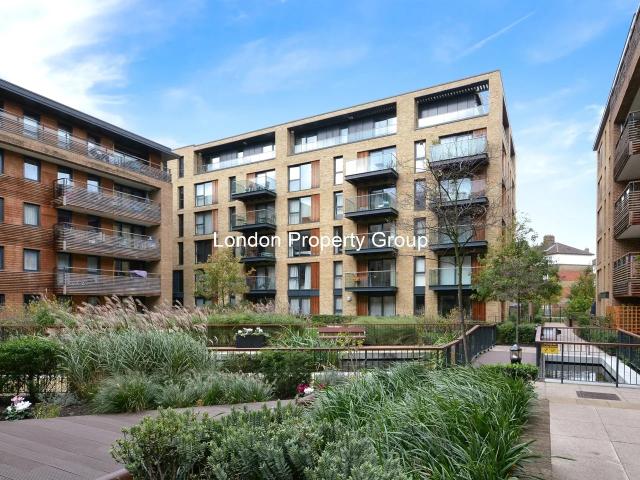 Apartment at Albatross Way, Greater London