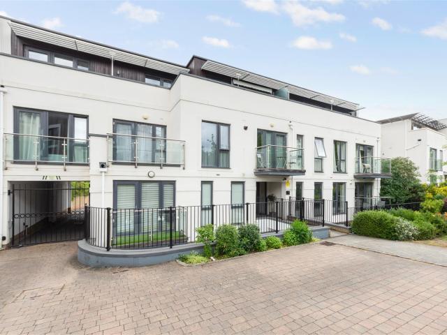 Apartment at Albemarle Road, Greater London
