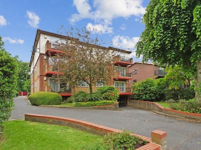 Apartment at Albemarle Road, Greater London