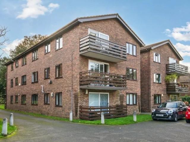 Apartment at Albemarle Road, Greater London
