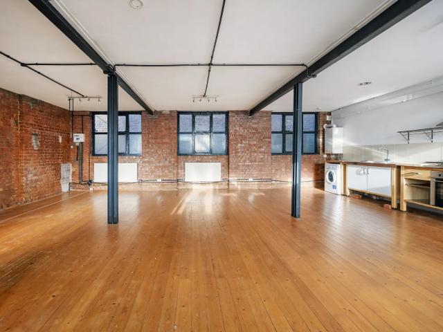 Apartment at Albert Avenue, Greater London