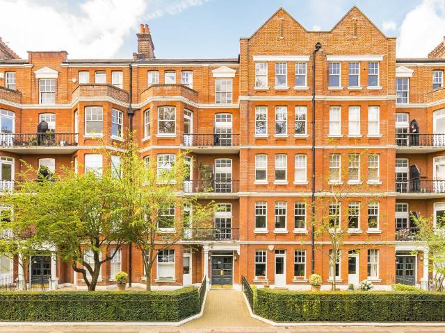 Apartment at Albert Bridge Road, Greater London