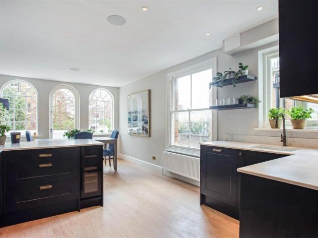 Apartment at Albert Bridge Road, Greater London