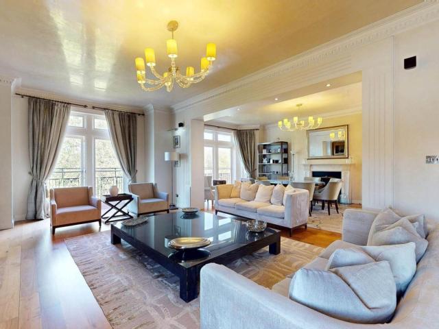 Apartment at Albert Gate, City of Westminster