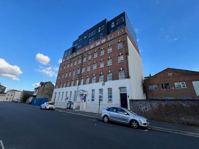 Apartment at Albert Road South, Southampton