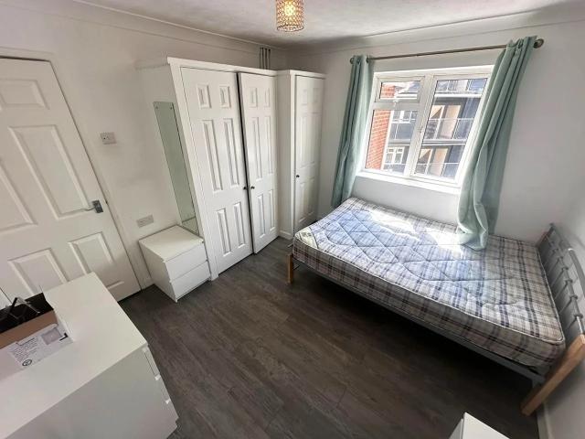 Apartment at Albert Road South, Southampton