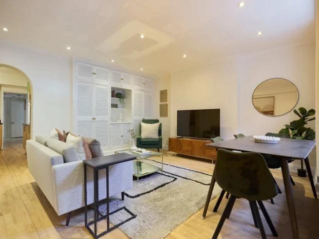Apartment at Albion Street, City of Westminster