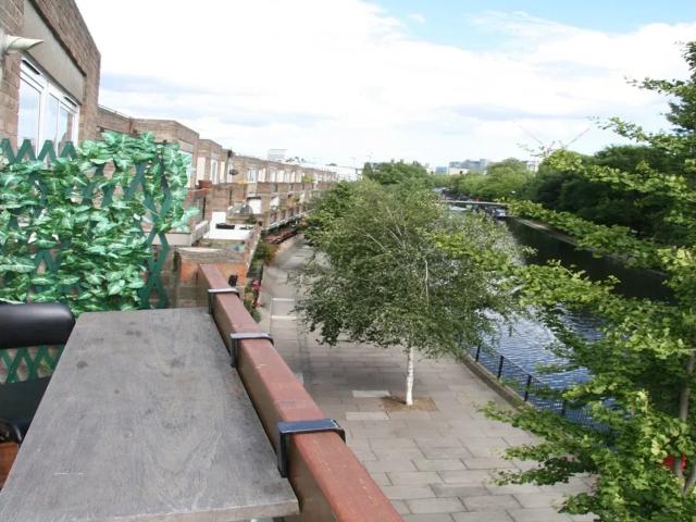 Apartment at Aldsworth Close, City of Westminster