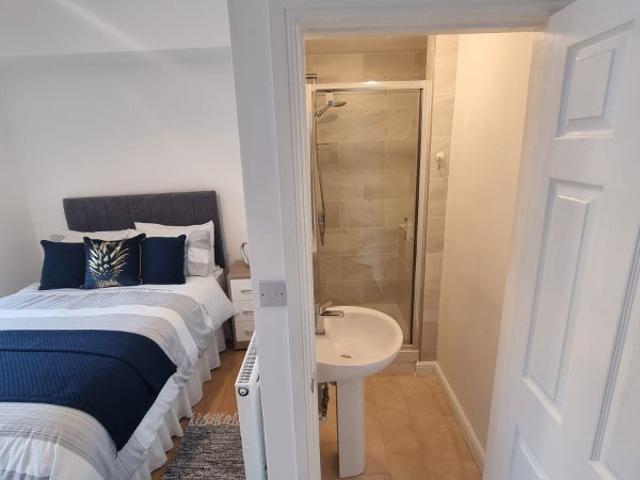 Room at Alexander Road, Birmingham