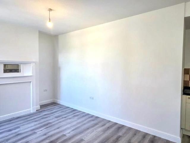 Apartment at Alexandra Avenue, Greater London