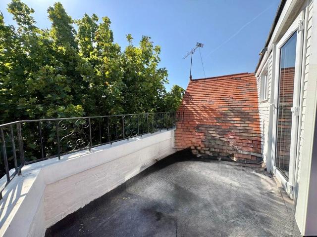 Apartment at Alexandra Avenue, Surrey Heath
