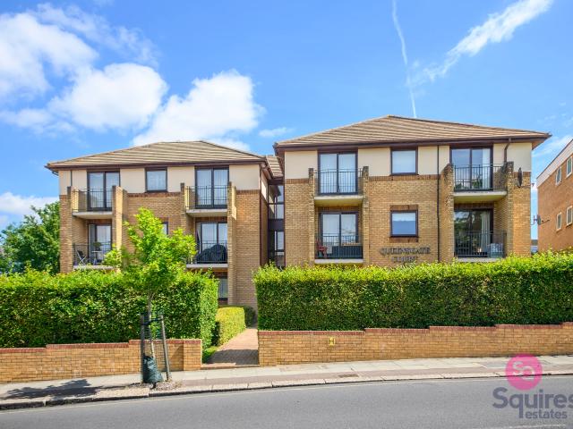 Apartment at Alexandra Grove, Greater London